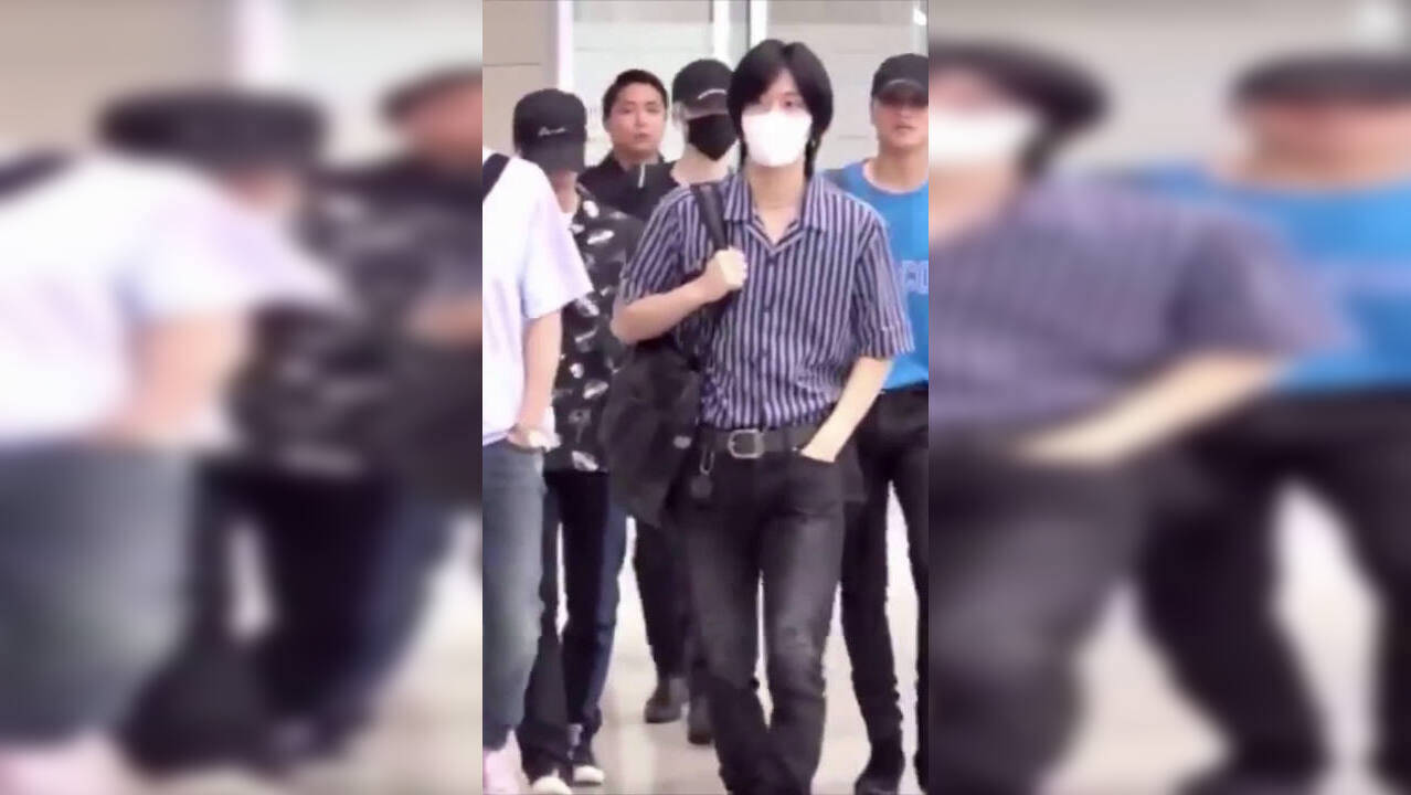 Yuta's runway walk at the airport, NCT Yuta's most stylish airport ...