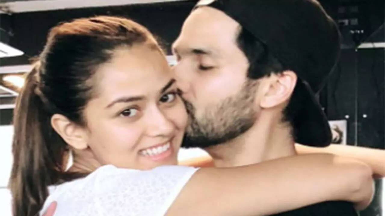 Shahid Kapoor shares morning selfies with wife Mira, her t-shirt grabs ...
