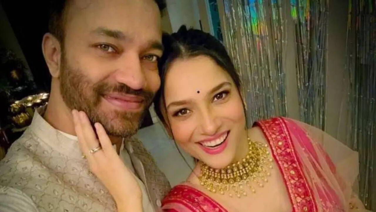 Ankita Lokhande, boyfriend Vicky Jain's lip-lock at Diwali bash goes ...