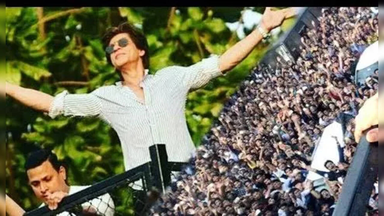 Too funny! A crazy fan pretends to be Shah Rukh Khan outside Mannat to ...