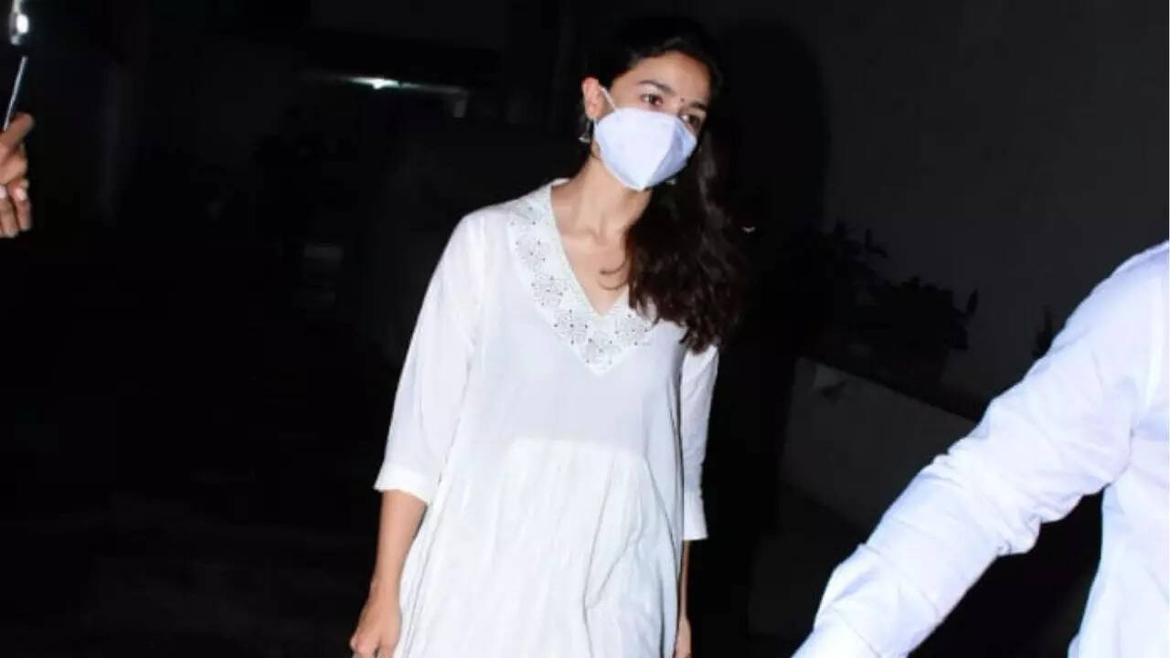 Photos of the day, November 20: Alia-Ranbir make stylish appearance ...