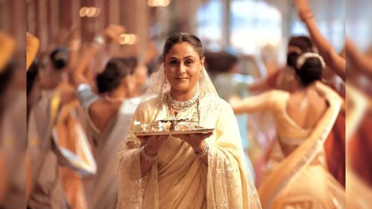 Jaya Bachchan recreates K3G scene for Alia-Ranveer's Rocky Aur Rani Ki ...