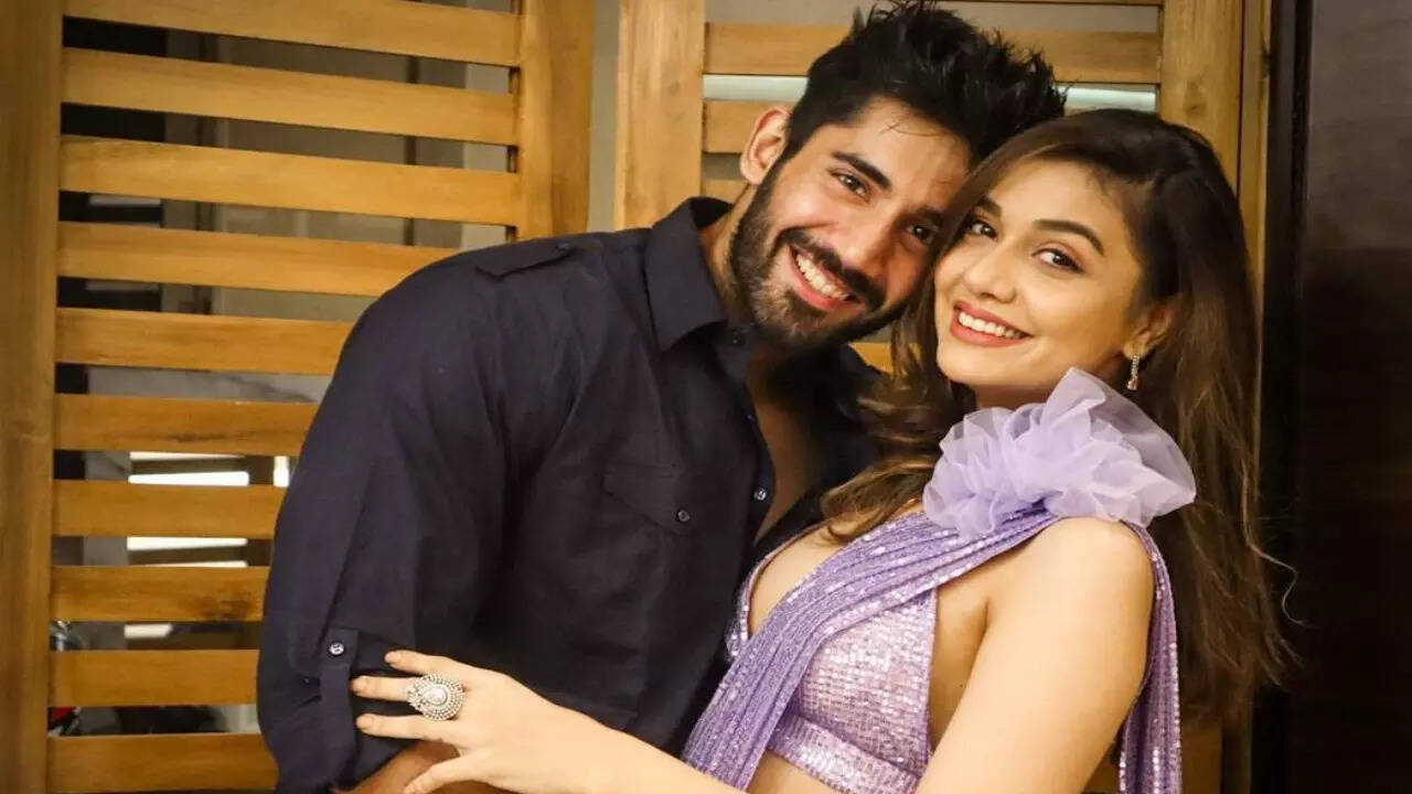 Covid 19: Bigg Boss OTT winner Divya Agarwal shares health update after boyfriend Varun Sood ...