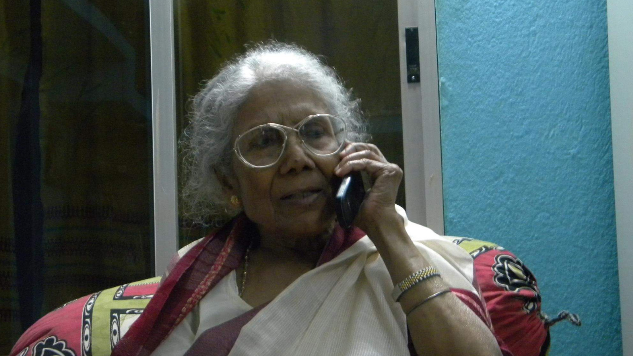 Padma Shri: Legendary Bengali singer Sandhya Mukherjee rejects Padma ...