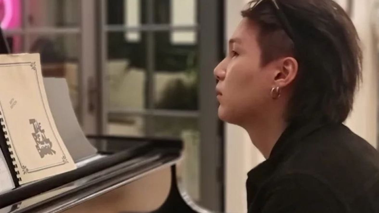 BTS' Suga shares dapper picture of himself playing the piano; reveals a ...