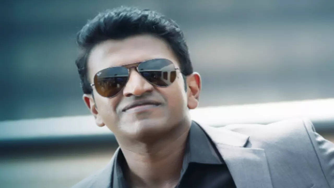 James: Prabhas gets emotional as he reacts to the poster of Puneeth Rajkumar's last film James ...