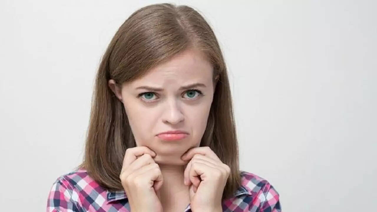 Worried about the stubborn double chin? Simple at-home exercises to ...