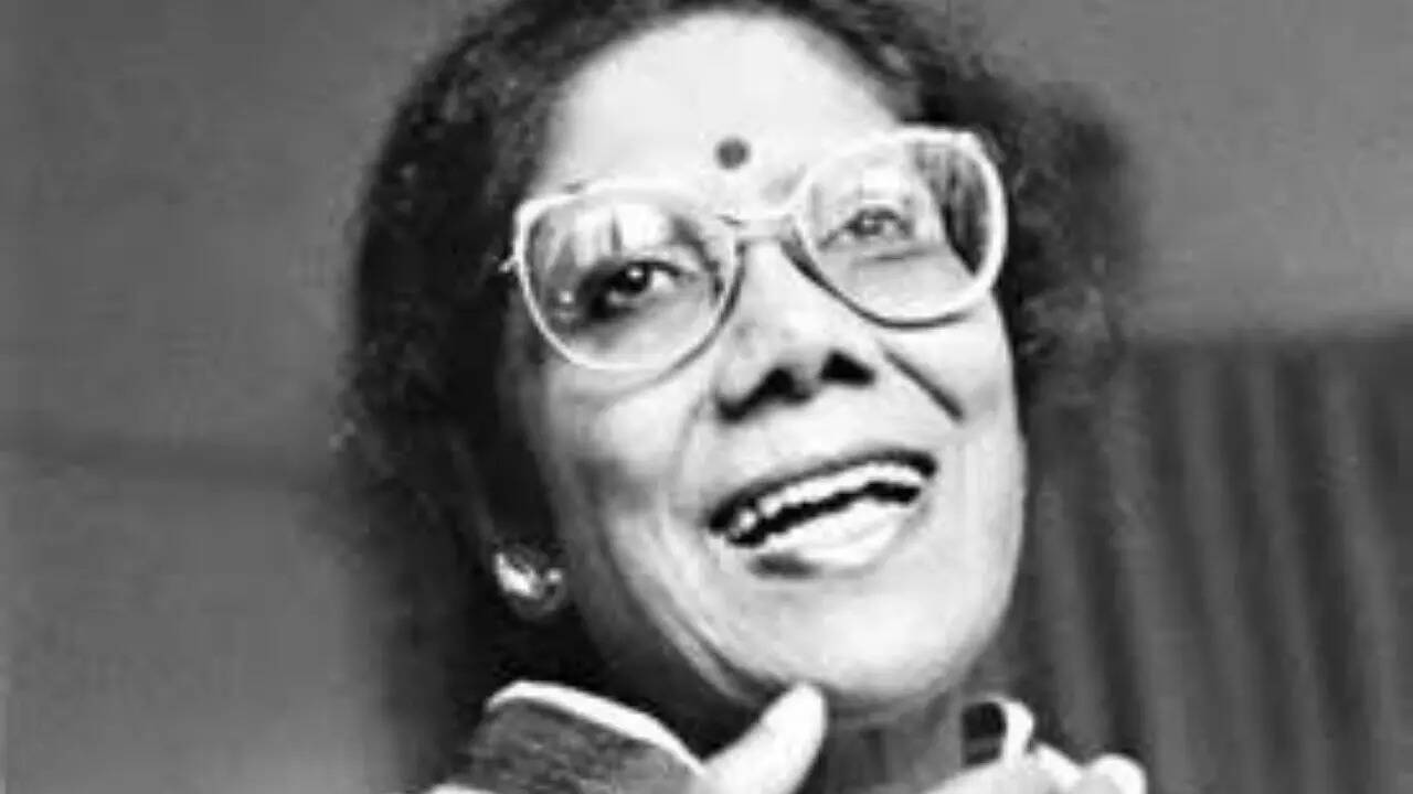 Legendary Bengali singer Sandhya Mukherjee passes away aged 90 ...