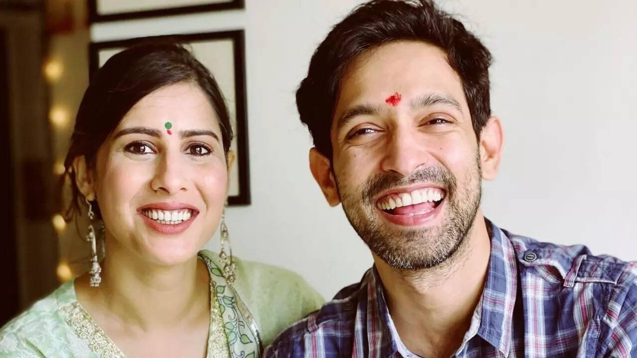 Vikrant Massey, Sheetal Thakur dance to Priyanka Chopra's Desi Girl at haldi ceremony, video ...
