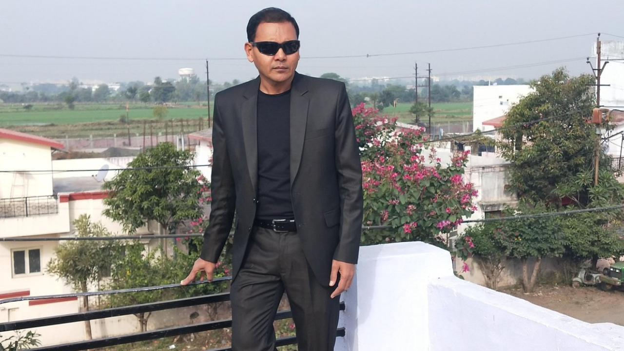 IAS officer Niyaz Khan lands in legal trouble over post on The Kashmir ...