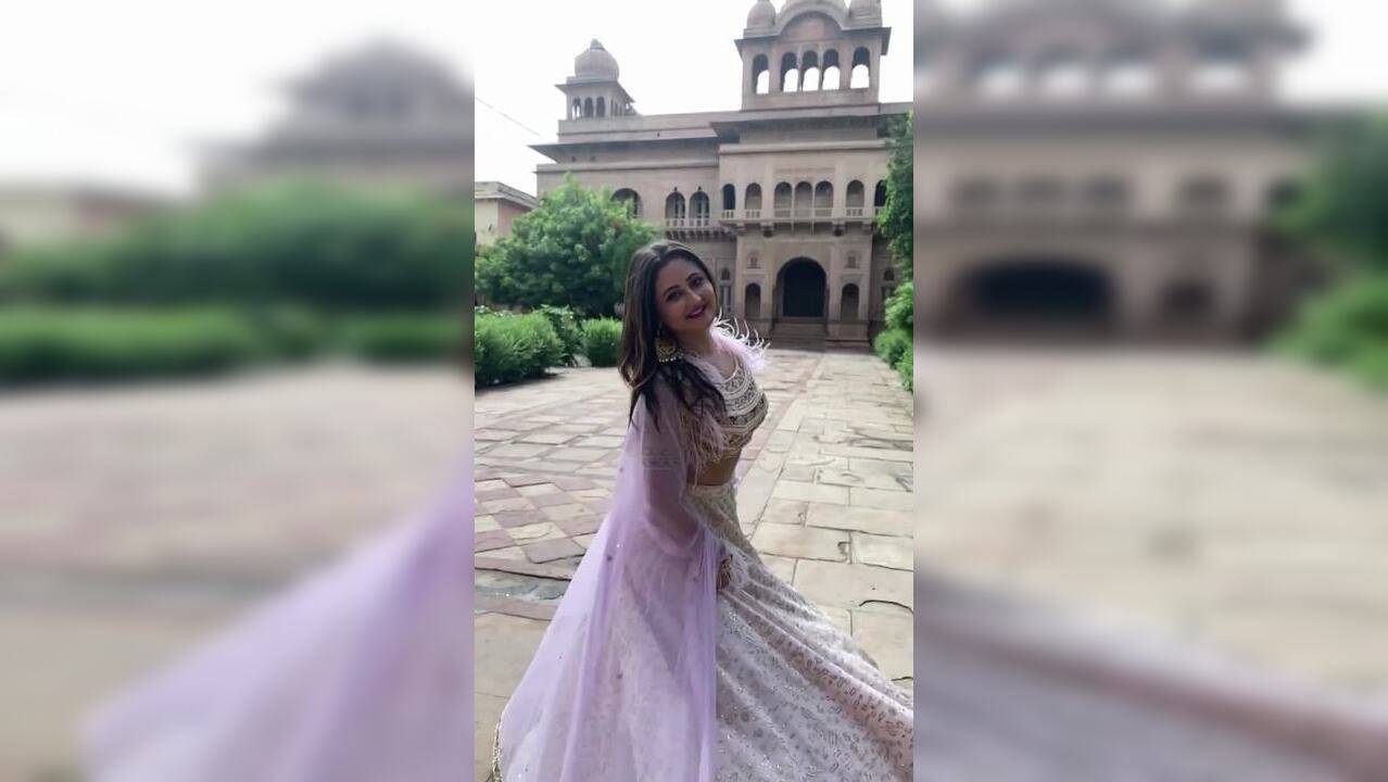 Don't miss the statement element, Rashami Desai outfits for summer ...