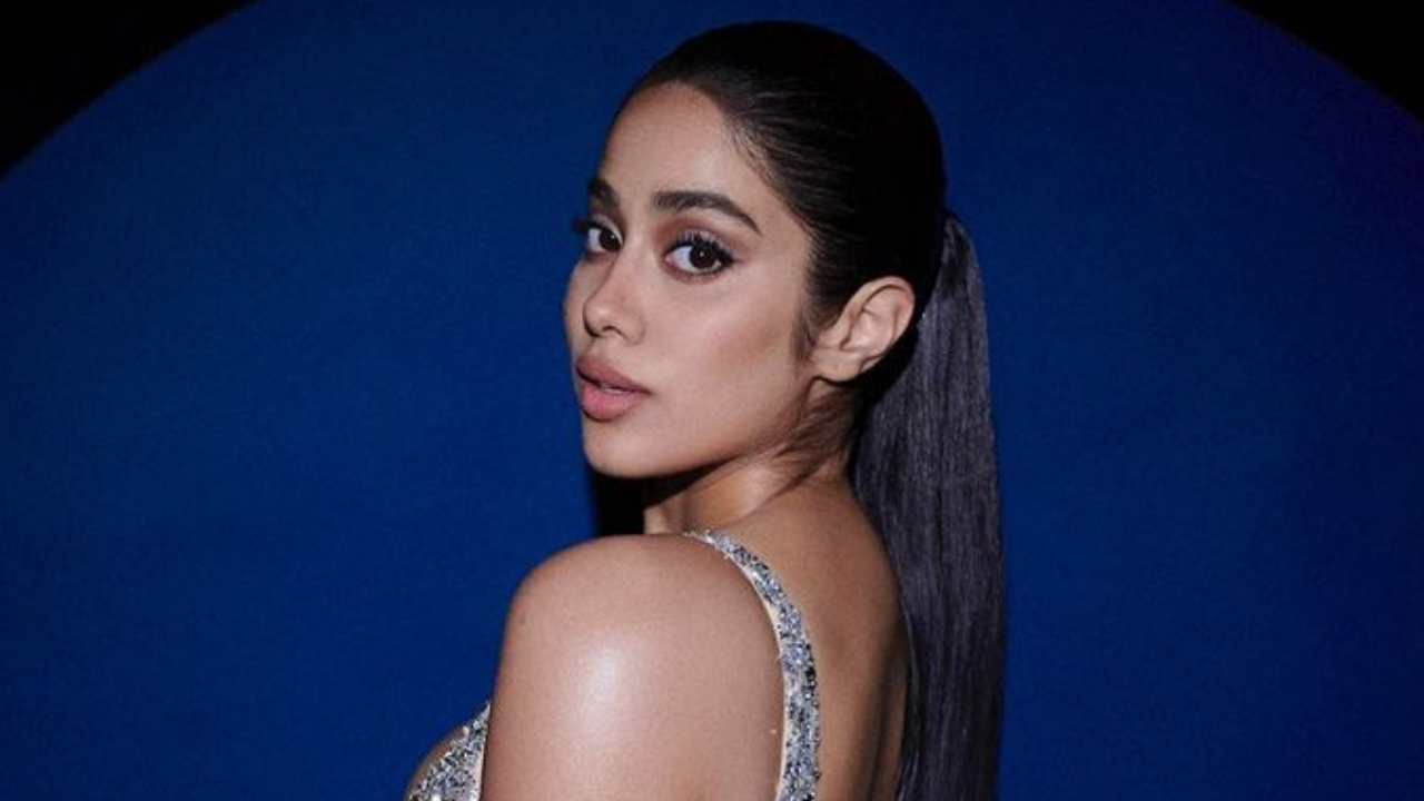 Vicky: Photos of the Day: Vicky shares loved-up pic with Katrina ...