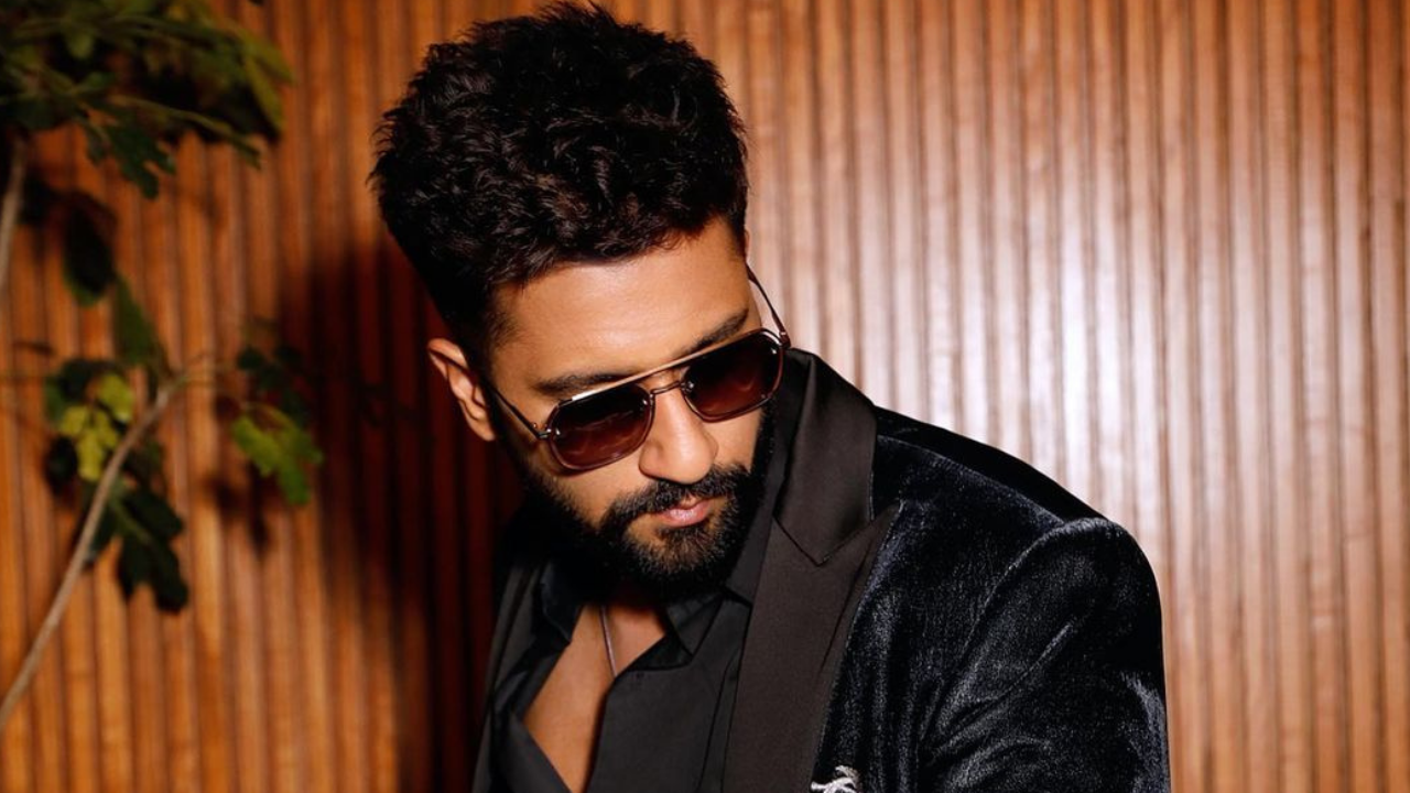 Vicky Kaushal Flaunts His Toned Body In White T Shirt Fans Say The