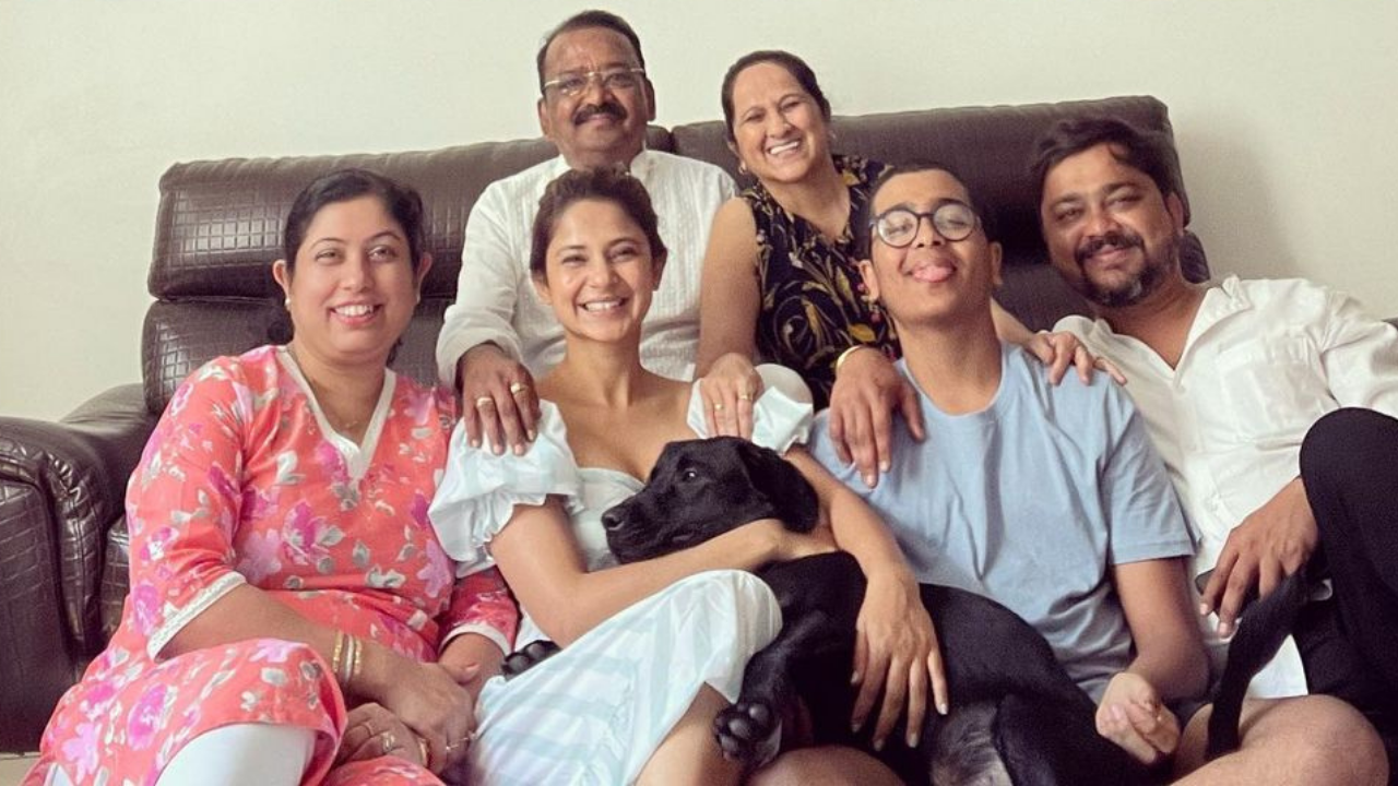 Beyhadh actress Jennifer Winget shares photos from 'Hoppin Easter ...