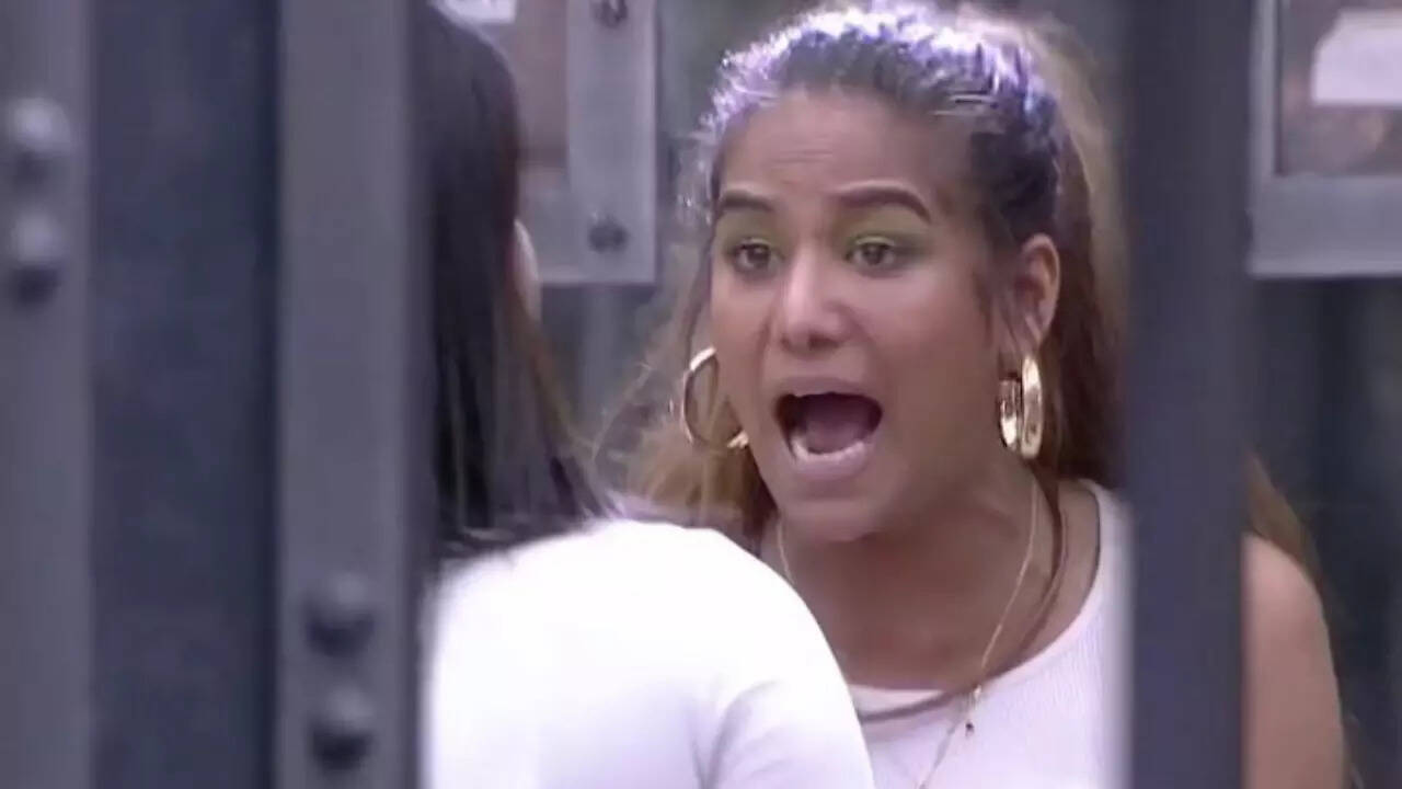 Lock Upp: Poonam Pandey reveals she 'can't smell things' after ...