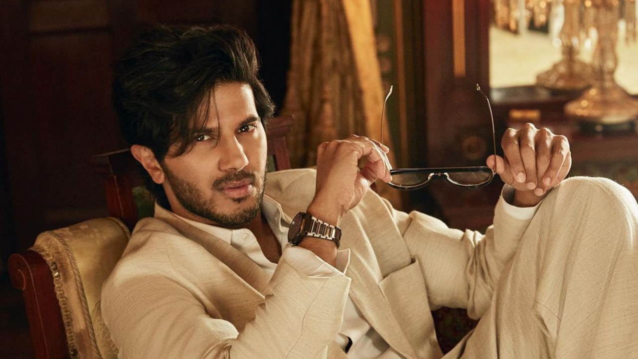 Sita Ramam: Dulquer Salmaan, Mrunal Thakur’s Sita Ramam gets a release ...