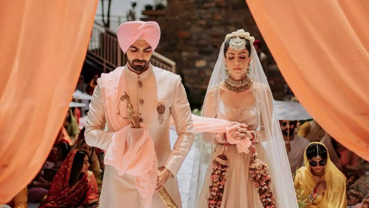 Udaariyaan's Karan V Grover twins with Poppy Jabbal at their wedding ...