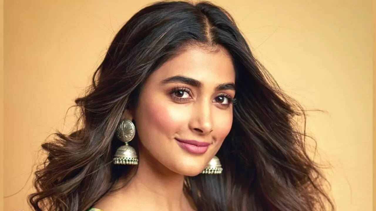 Pooja Hegde shares horrible experience with an airline; tweets ...