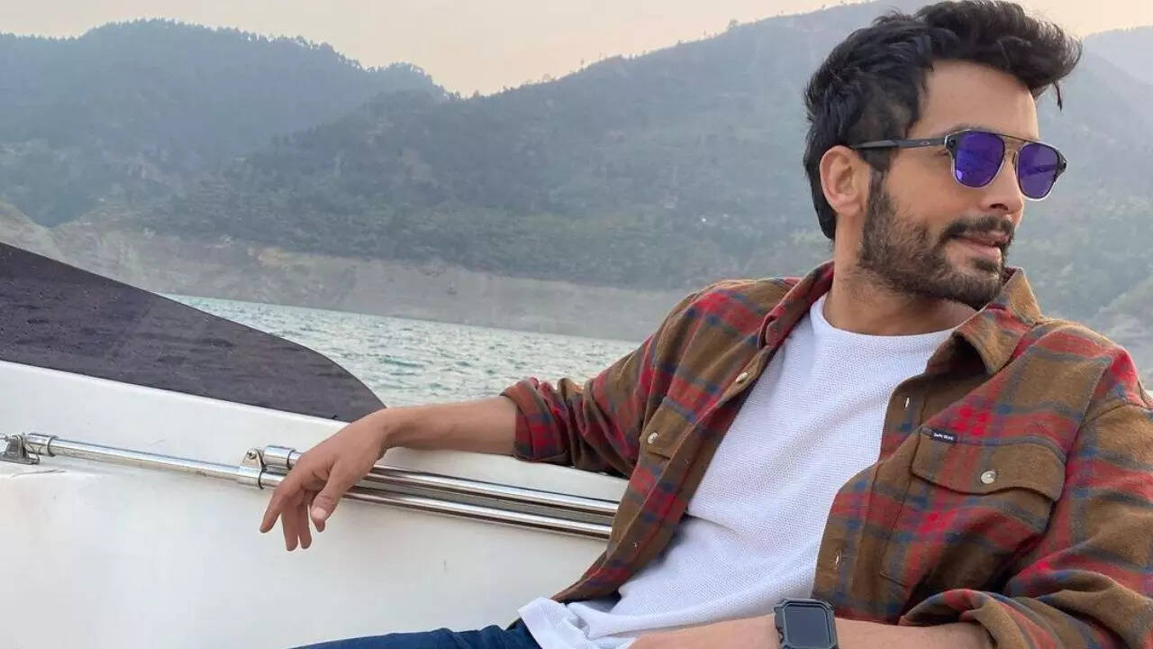 Kannada actor Diganth suffers neck injury in Goa, airlifted to ...