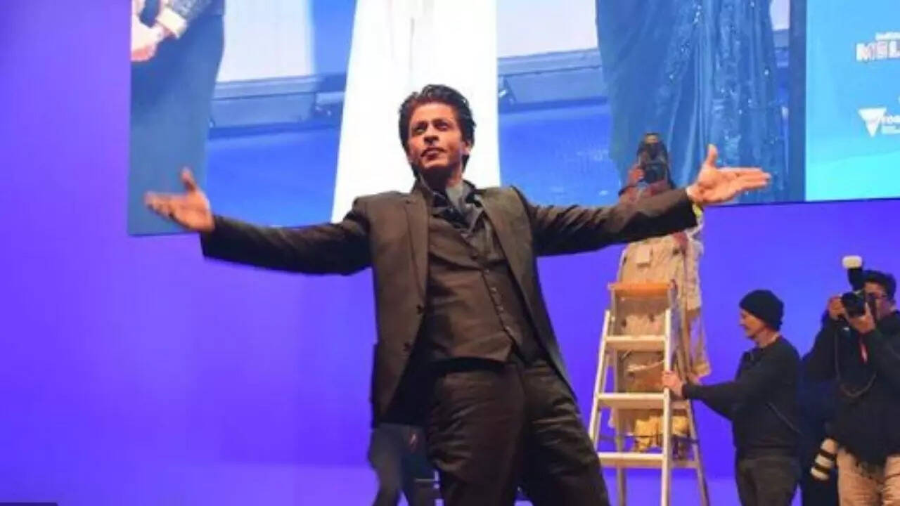 Shah Rukh Khan: Shah Rukh Khan thanks fans for celebrating his 30 years ...