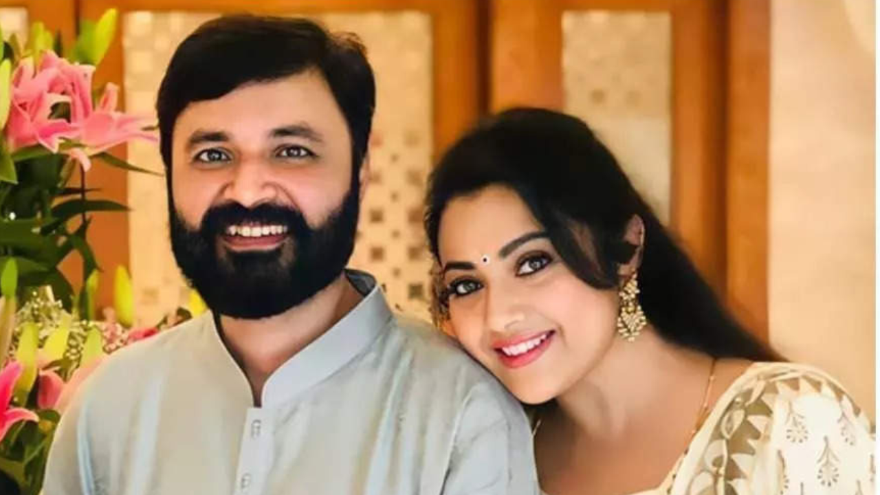 Khushbu Sundar urges caution in reporting Meena's husband Vidyasagar's ...