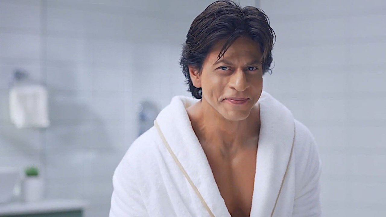 Shah Rukh Khan Flaunts His Chiselled Body As He Goes Shirtless In