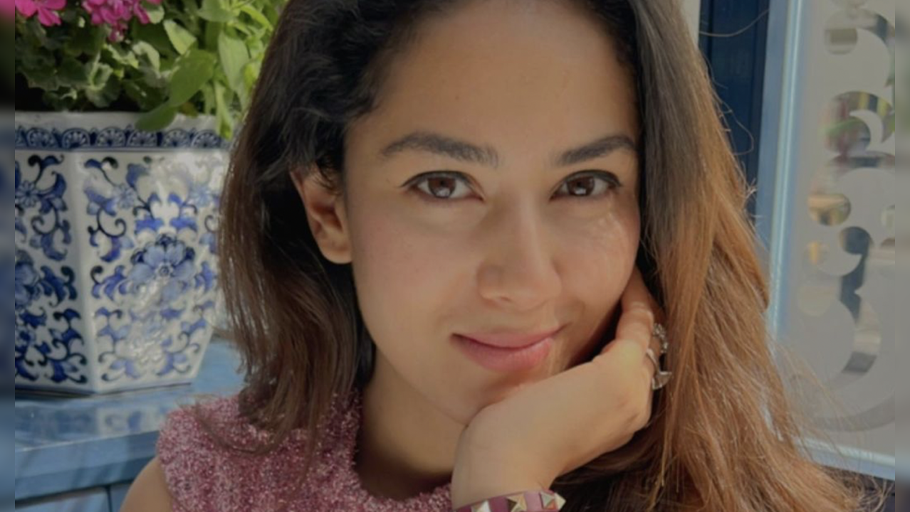 Rise and shine! Mira Rajput is all smiles as she soaks in warm London ...