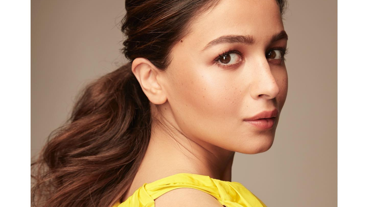 Photos of the Day: Deepika Padukone's first look from Pathaan, Alia ...