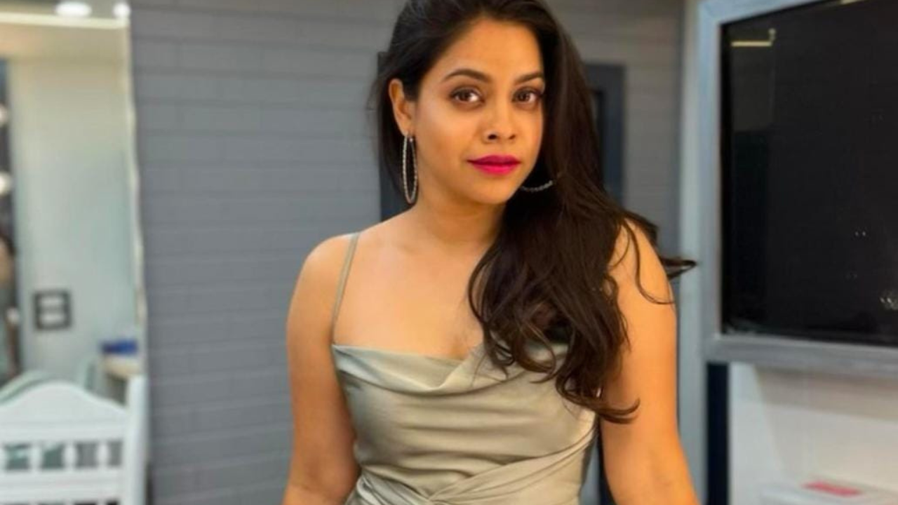 Sumona Chakavarti supports Ranveer on FIR filed for nude photoshoot ...