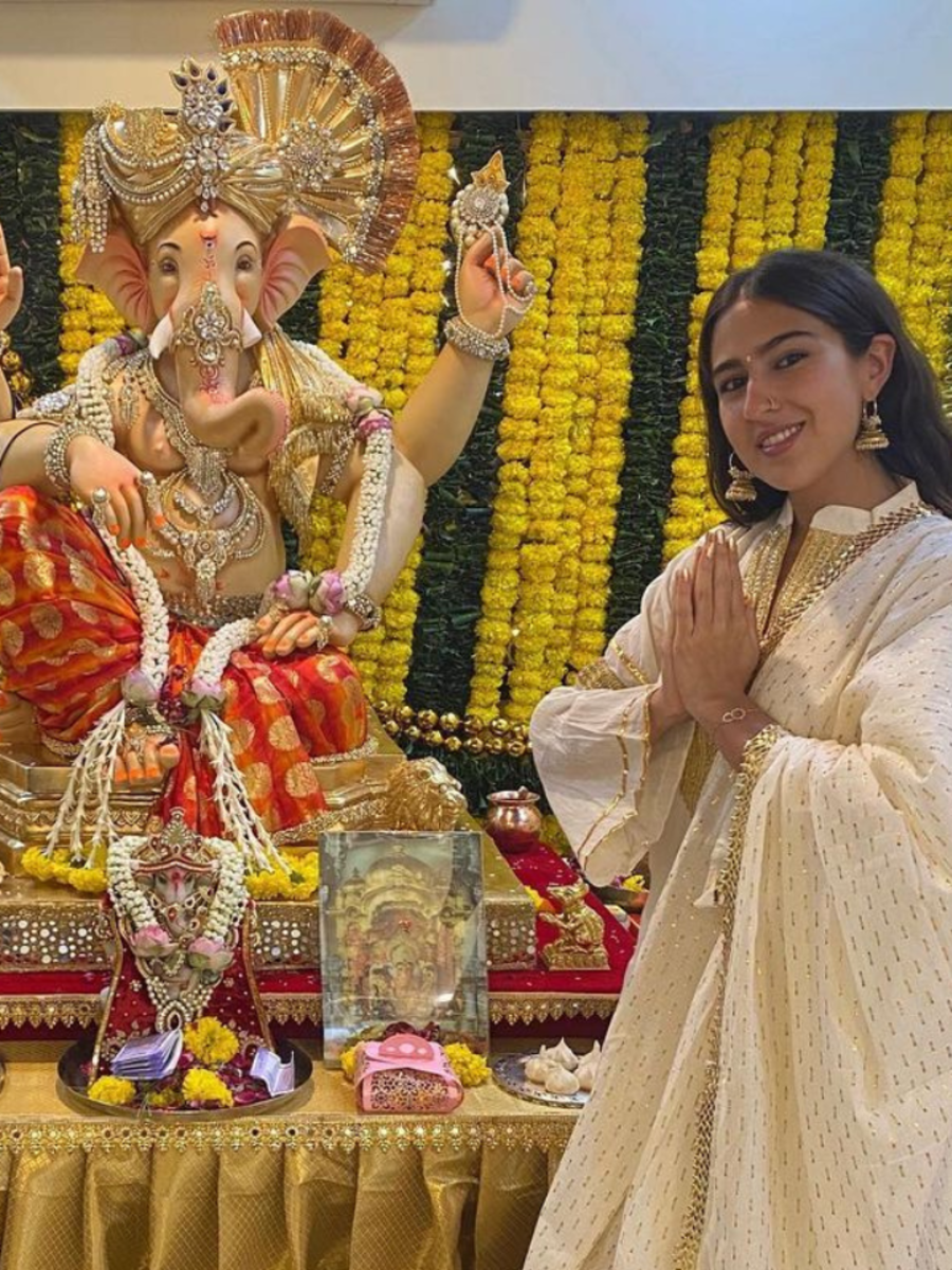 Celebrities who have Ganpati Utsav at home | Zoom TV