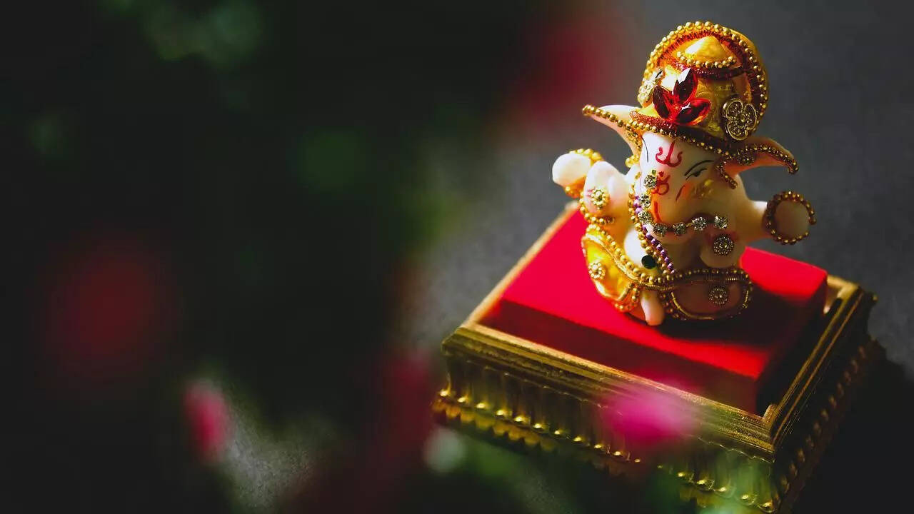 Ganesh Chaturthi 2022: Different ways to decorate the small pandal in ...