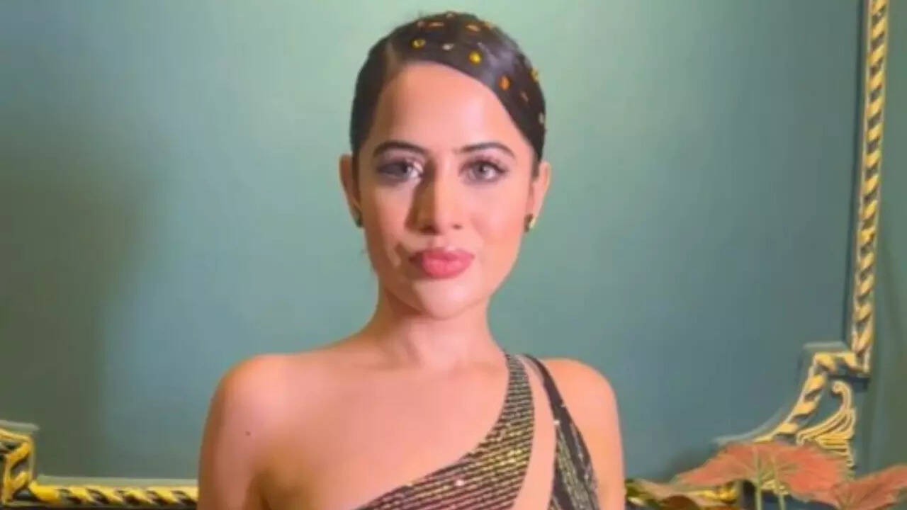 Urfi Javed says 'toxic relations are better far away' as she talks ...