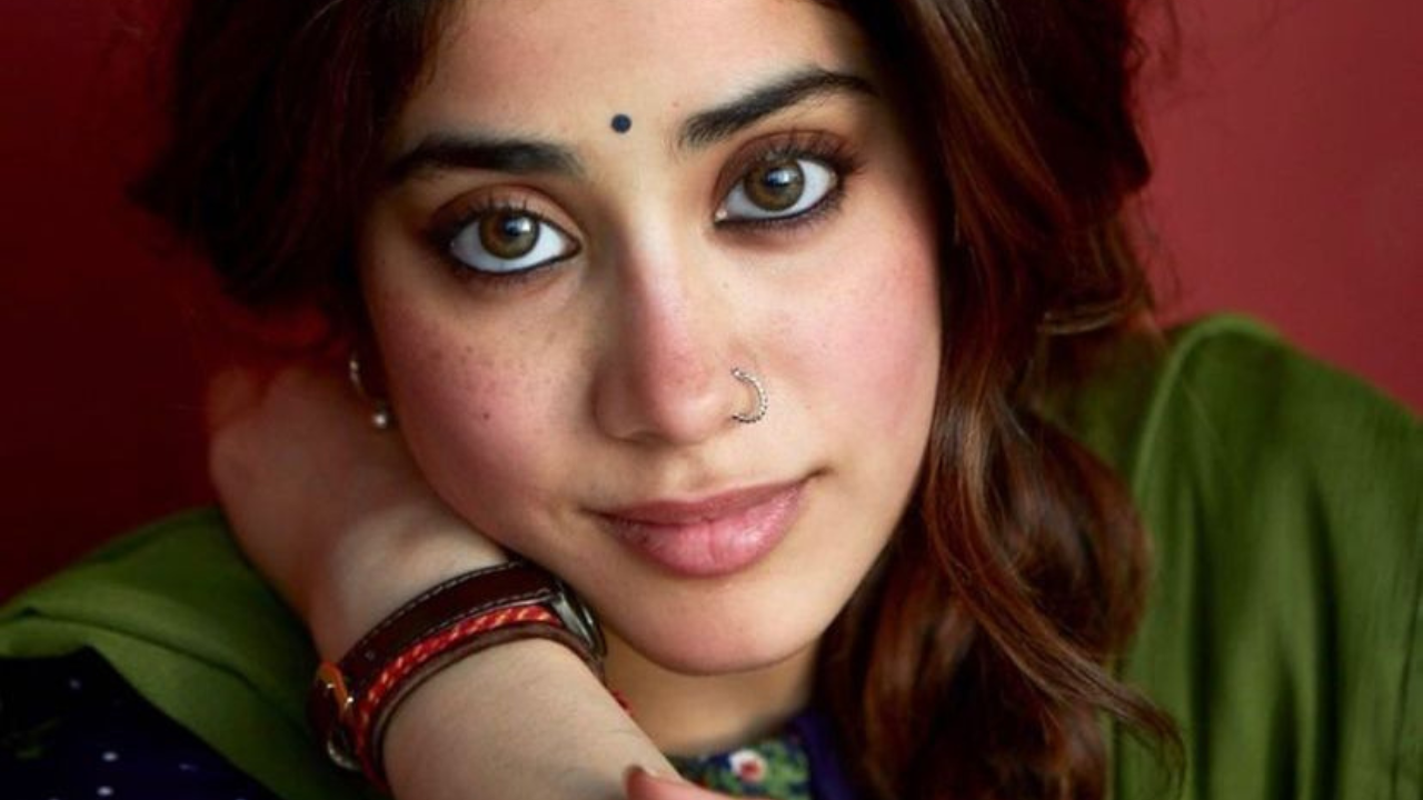 Janhvi Kapoor's first look test pics for Good Luck Jerry go viral, her ...
