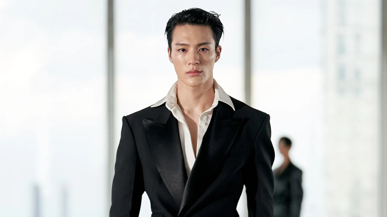 NCT's Jeno makes runway debut at 2022 New York Fashion Week; walks the ...