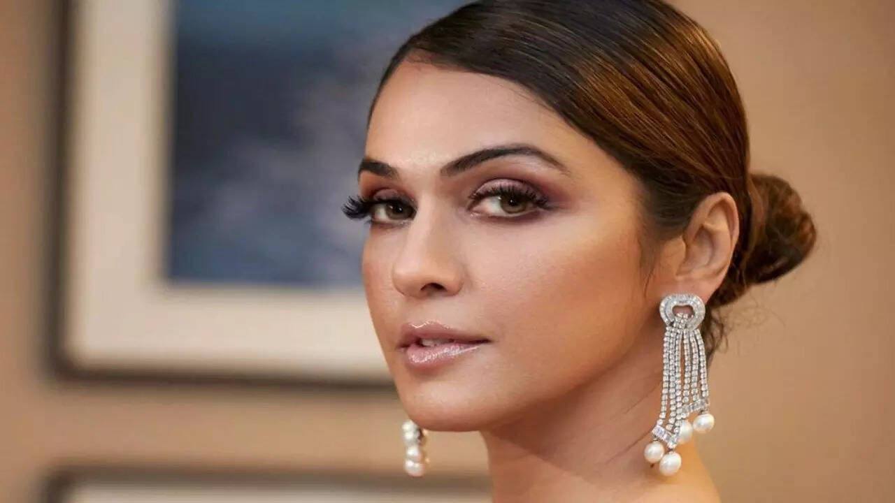 When Isha Koppikar spoke about shocking truth behind Ishq Samundar from ...