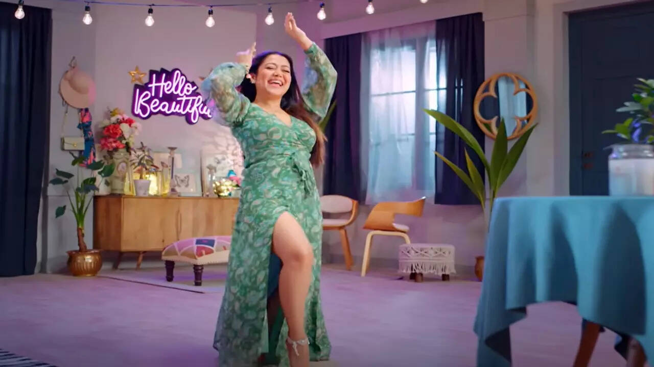 Neha Kakkar: Falguni Pathak's reaction to Neha Kakkar's Maine Payal Hai ...