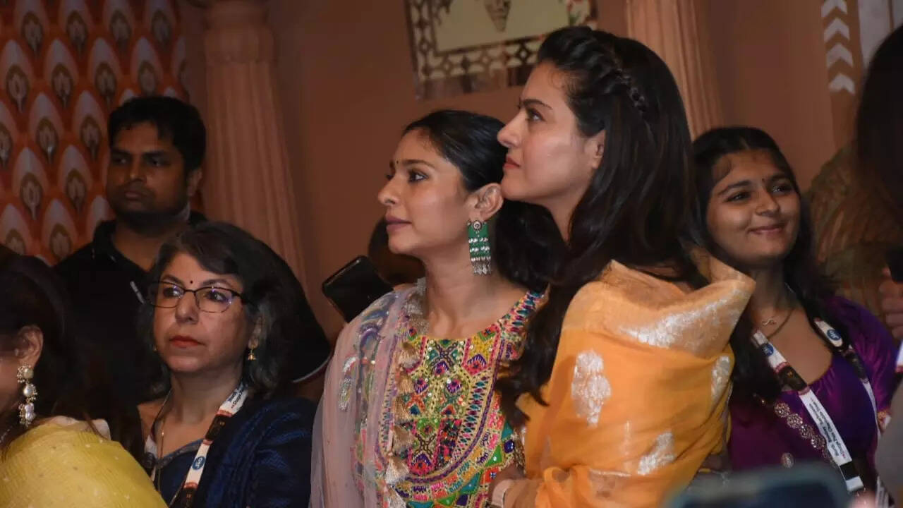 Kajol looks radiant in a yellow saree as she visits Durga Puja pandal ...