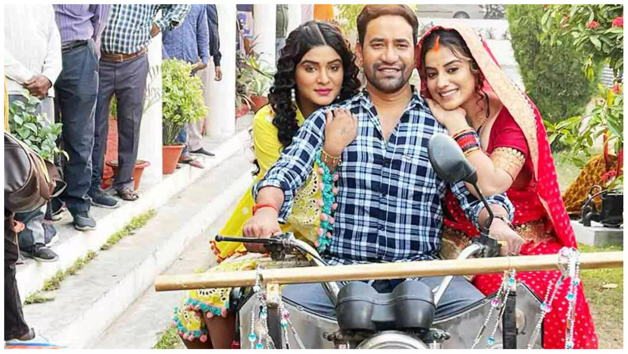 Nirahua and Akshara Singh's 'Sabka Baap Angootha Chhaap' Released-Watch ...