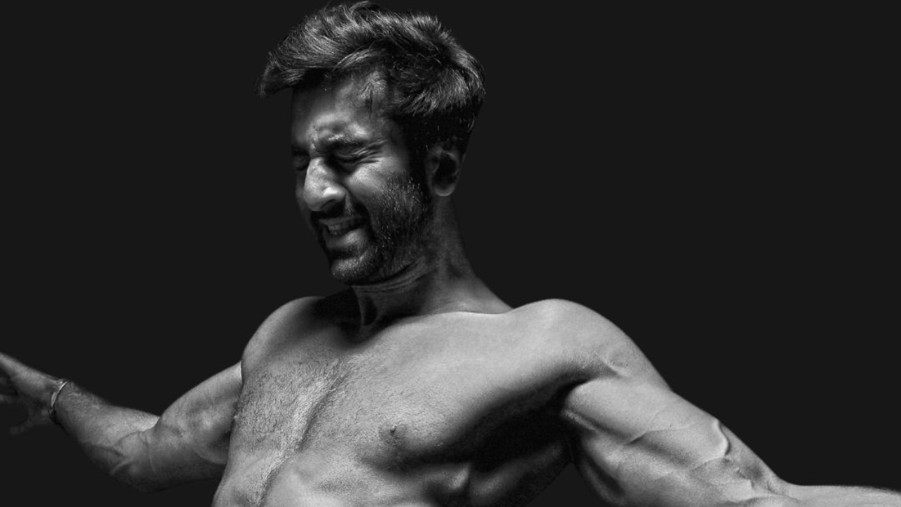 Ranbir Kapoor flaunts a chiselled physique with scars in unseen photos ...