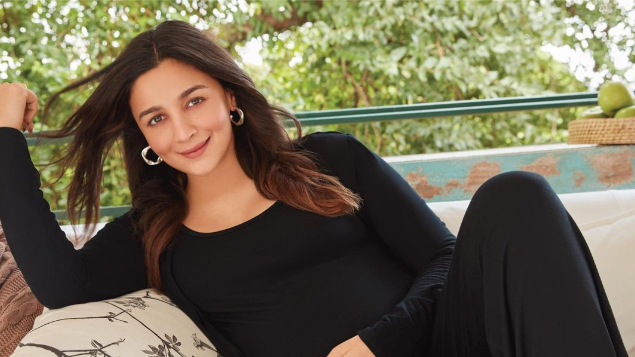 Alia Bhatt Grateful For Completing 10 Years In Cinema Kareena Says