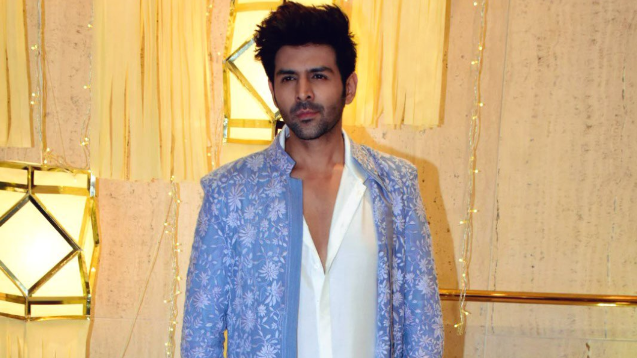 Kartik Aaryan goes ‘mat poochon yaar…’ when a fan asked if his mother ...