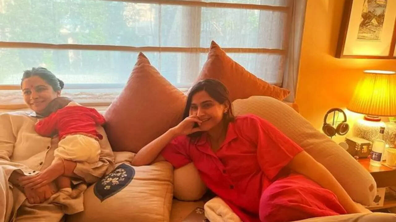 Sonam Kapoor's hubby Anand Ahuja cradles son Vayu, masi Rhea showers ...