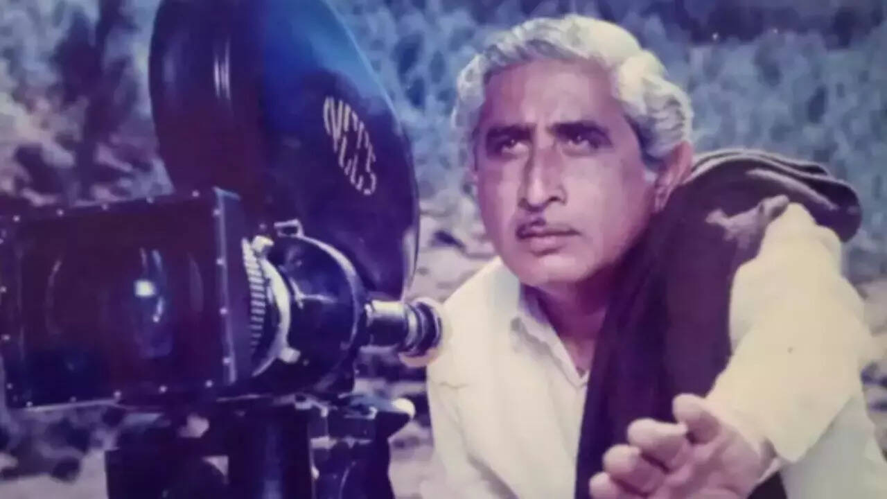 Filmmaker Shiv Kumar Khurana, who signed Vinod Khanna as hero for the ...