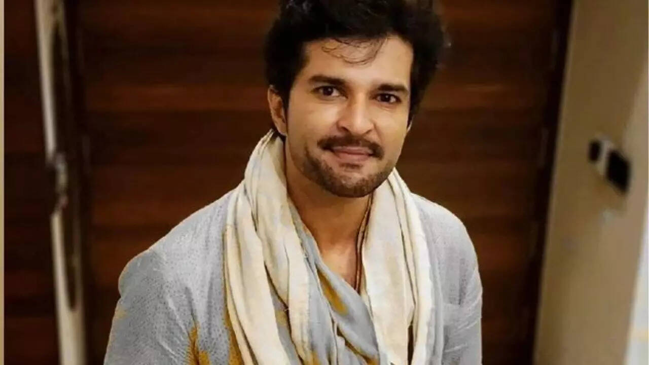 EXCL: Raqesh Bapat volunteers to serve at a wildlife treatment center ...