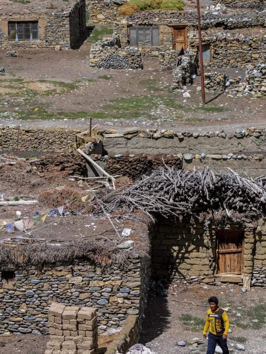 Climate change: Ladakh's nomads forced to quit pastures for towns ...