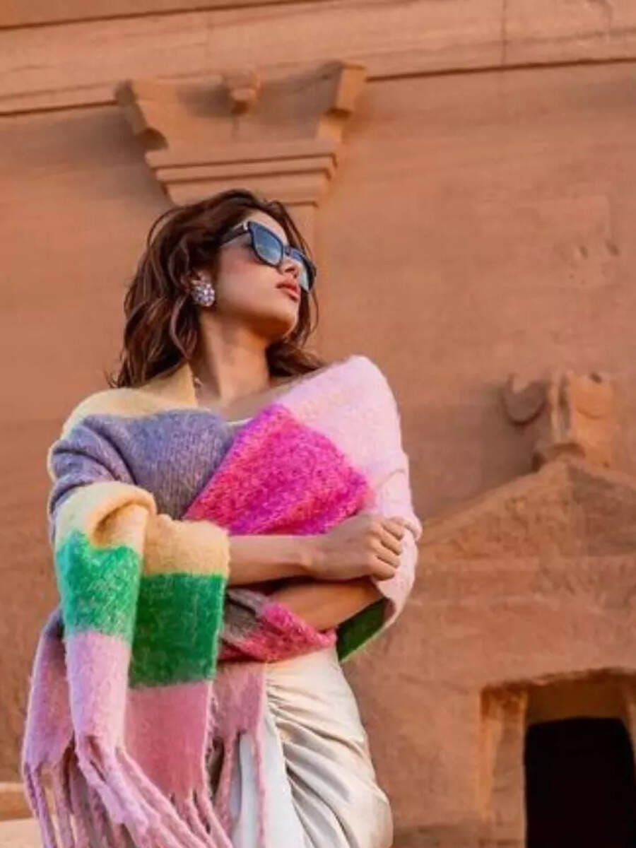 Janhvi Kapoor's glam pics from Saudi Arabia. She takes fans to Maraya ...