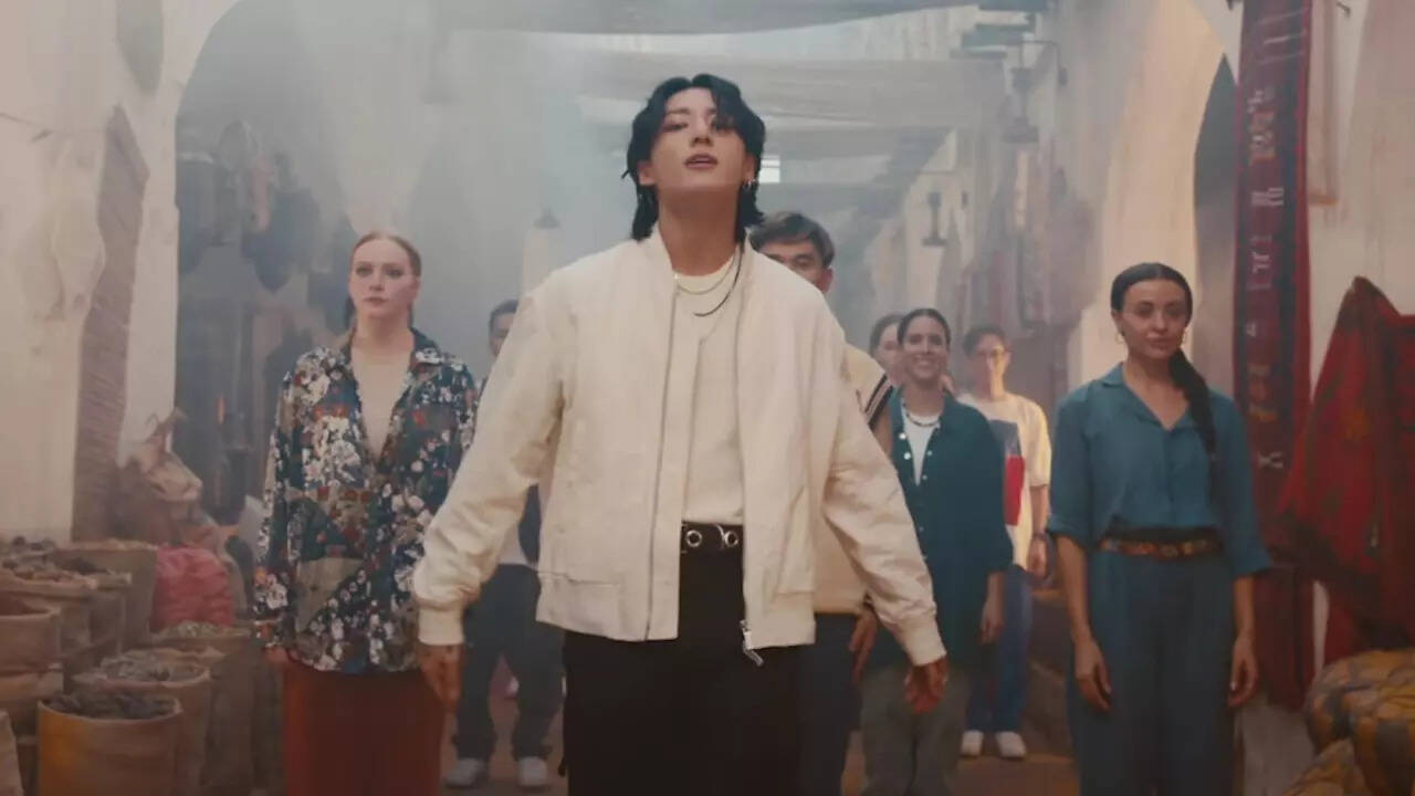 Jungkook dances to Brahmastra song Kesariya in new fan made edit of ...