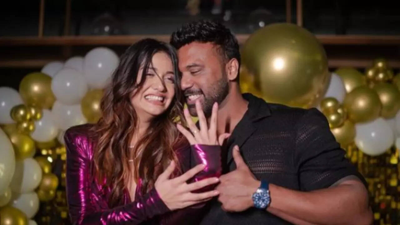 Divya: Bigg Boss OTT winner Divya Agarwal gets engaged to Apurva Padgaonkar, pens note saying ...
