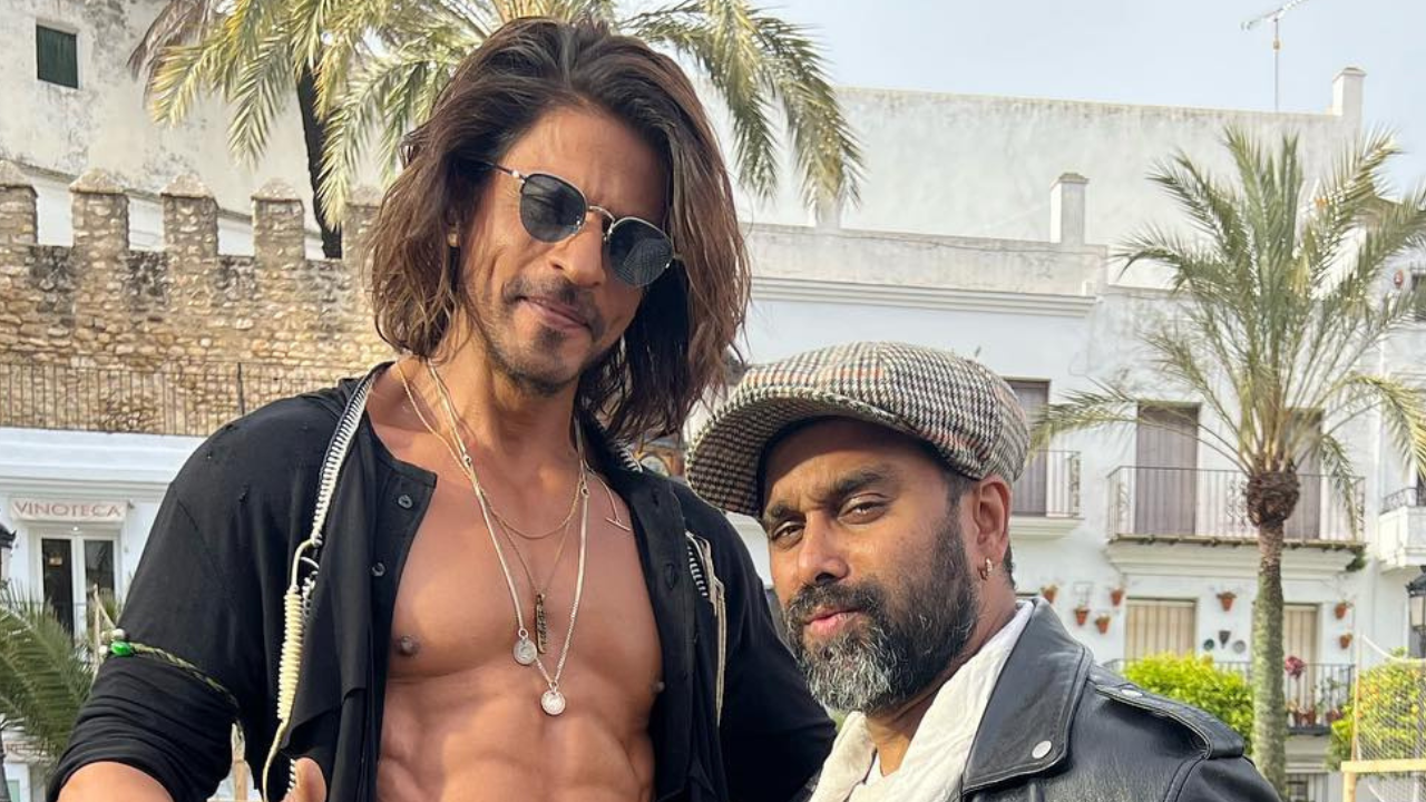 Shah Rukh Khan's ripped abs in BTS photos will make you say 'is he really 57?', Celebrity News ...