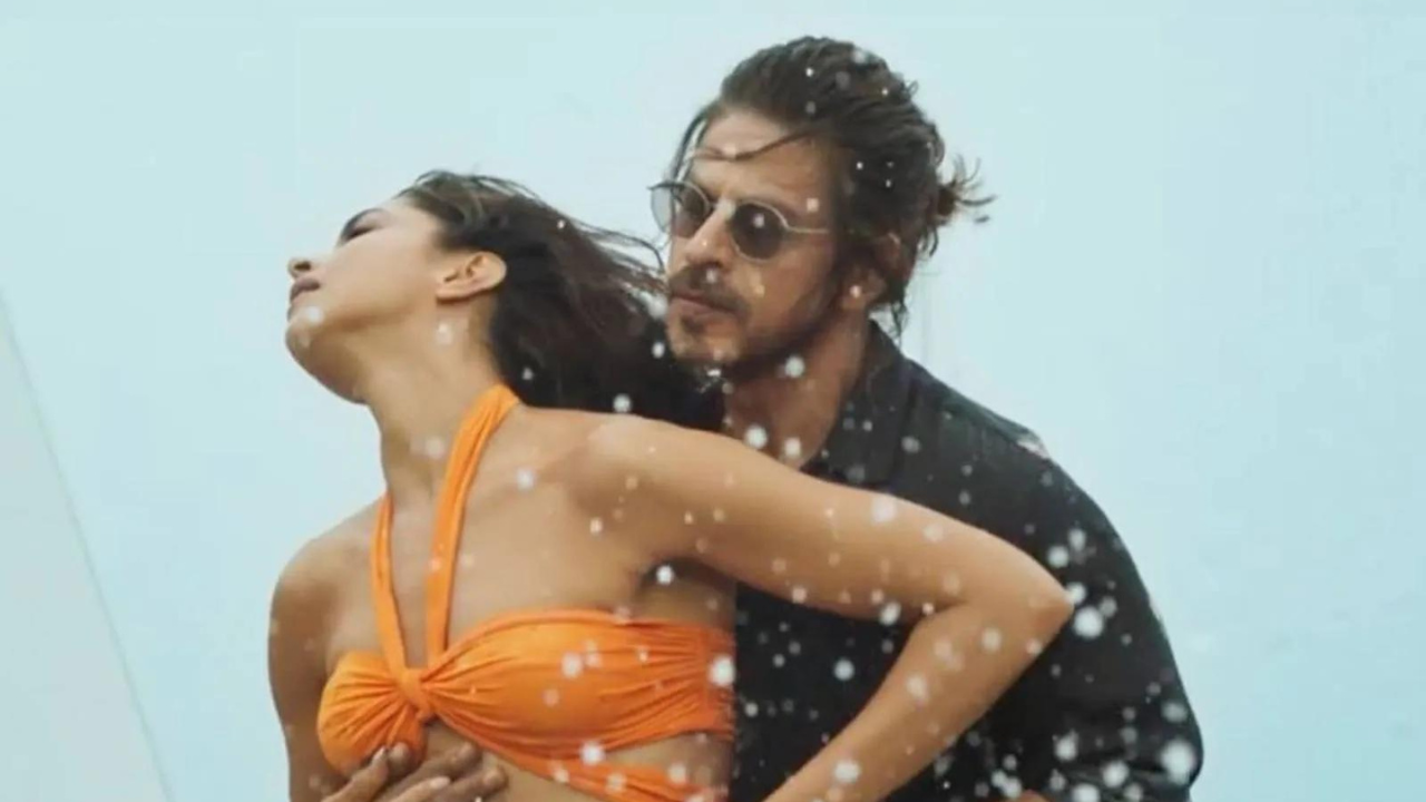 Do Shah Rukh Khan and Deepika Padukone have a kissing scene in Pathan? SRK makes BIG revelation